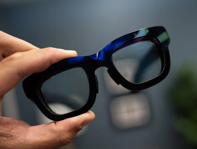 Meta 推出全新 AR 眼镜 Orion